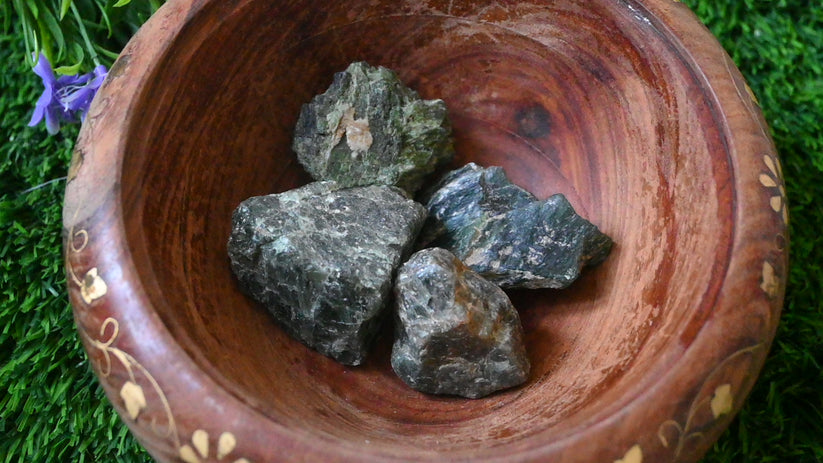 Labradorite Rough Stone, Raw Labradorite Crystals for Healing Energy ...